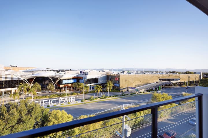 Super Convenient Riverside Apt - Broadbeach