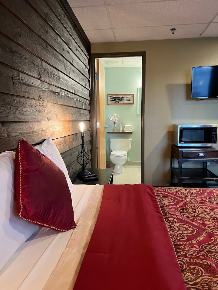 The Fly Inn At Merrill, The Birchwood Room - C1 - Anchorage, AK