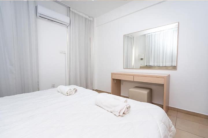 Flora: 1-bedroom City View Apt - Ayia Napa