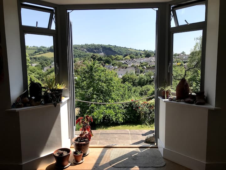 A Light And Spacious Bungalow - Buckfastleigh