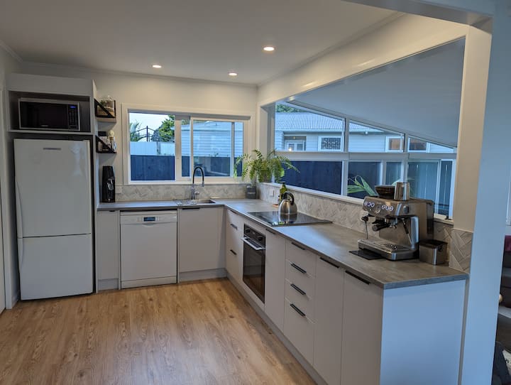 Sunny 3br | Near Trusts Arena | Parking & Wifi - Auckland