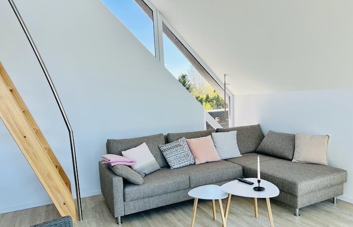 Lichtdurchflutete Wohnung Mit Direktem Schleiblick - Schleswig