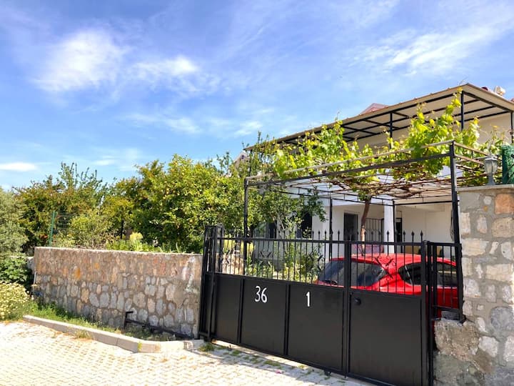 ÇEşme'de Bahçeli Müstakil Ev - Alaçatı