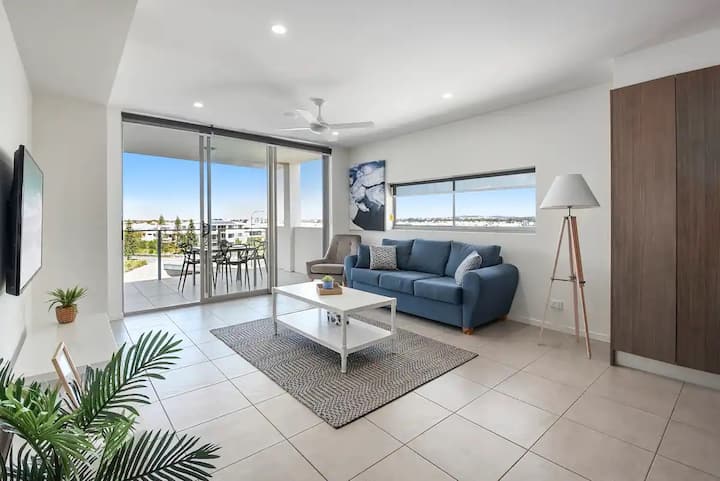 Stunning Water View Apt W/ Car Park, Wifi & Pool - Sunshine Coast