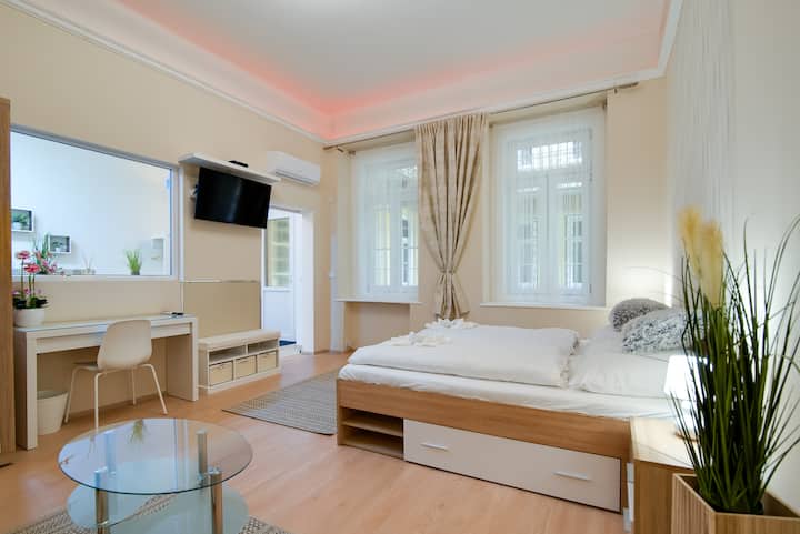 Free Parking+a/c Brand New Flat In The Center - Budapest