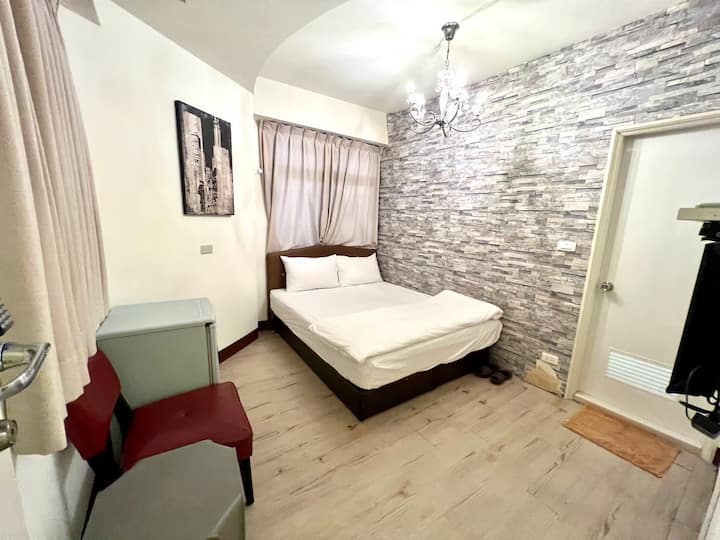 逢甲嘟嘟民宿~超人氣推薦 ～平價～高ＣＰ值～三人房～步行兩分鐘 - Taichung City