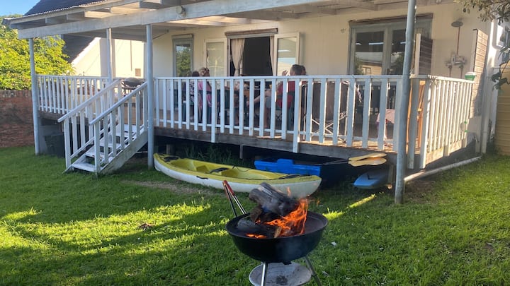 Quaint Beach House At Bushman's River Mouth - Cannon Rocks