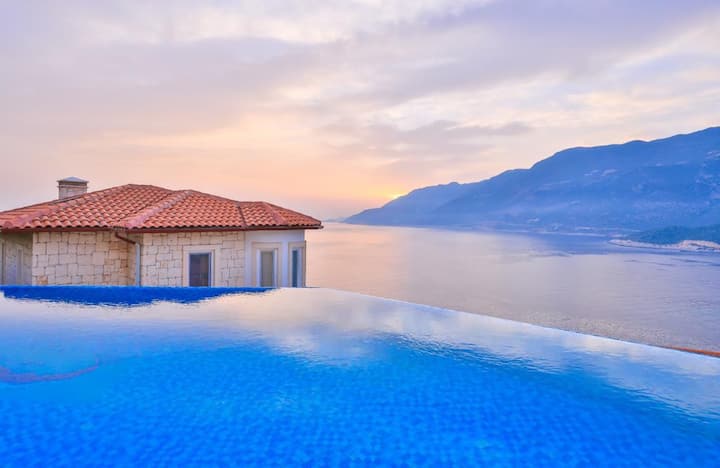 Sonsuzluk Havuzlu 8  Kişilik Villa Vişne - Turkey