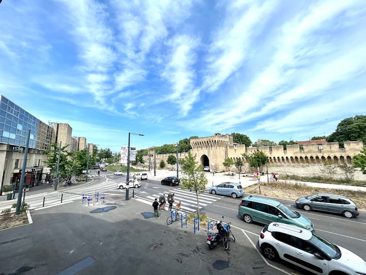 T4 Face Remparts Et Gare Centre - Gare TGV - Avignon