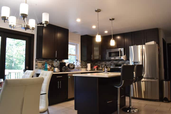Luxury 4 Bedroom Home | Near Dc - Woodbridge, VA
