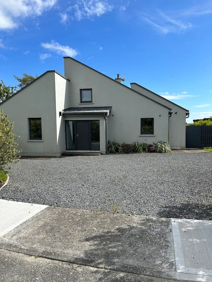 The Haven
Minutes Walk To Beach, Golf Club, Hotels - Wexford