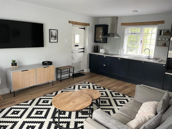 June Cottage Guest House -