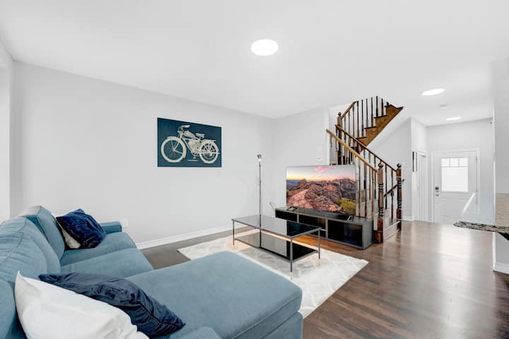 Entire2storey+trampoline+pingpong+65"+enclosedyard - Chicopee