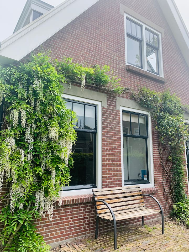 Large House With Free Parking! - Volendam