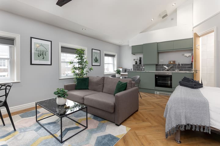 Newly Renovated Airy Studio - Liverpool