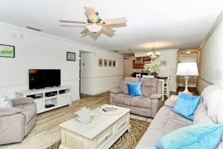 Updated 2-bed/2-bath Condo. - Sarasota, FL