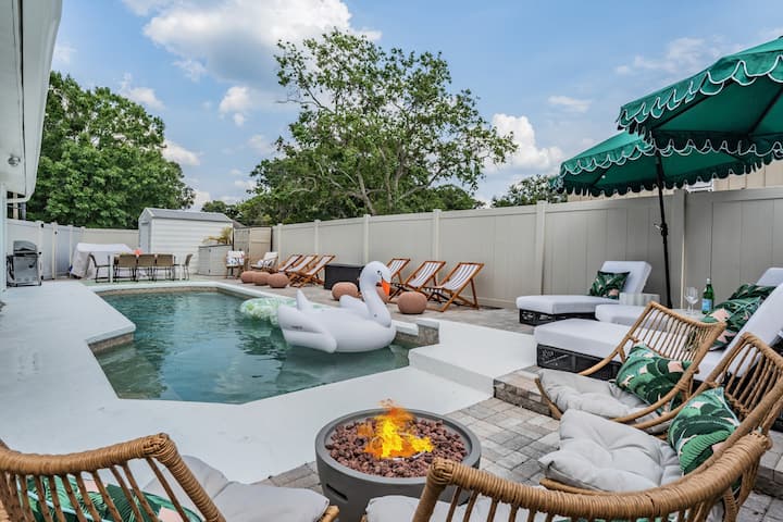 Spacious South Tampa Home With Heated Pool + Patio - Tampa, FL