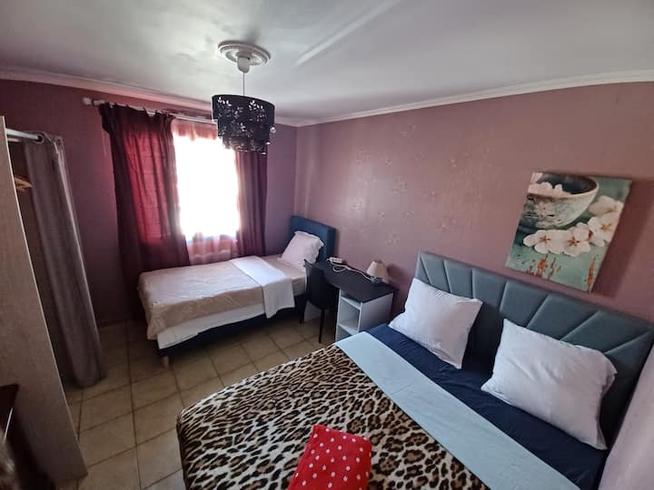 Logement à L'étage Entrée Commune - L'Isle-d'Abeau