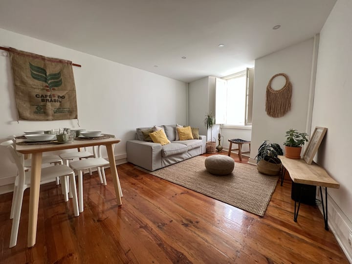 Lovely 1 Bedroom In Historic Lisbon’s Alfama - Lisbon