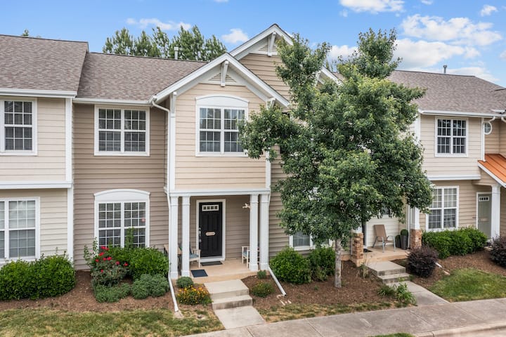 Peaceful, Townhome In Hope Valley Farms - Durham, NC