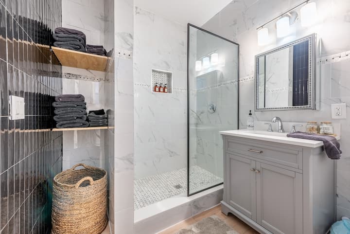 Mod-farmhouse Apt | 18 Min Ny Bus, Near Tunnel - East Rutherford