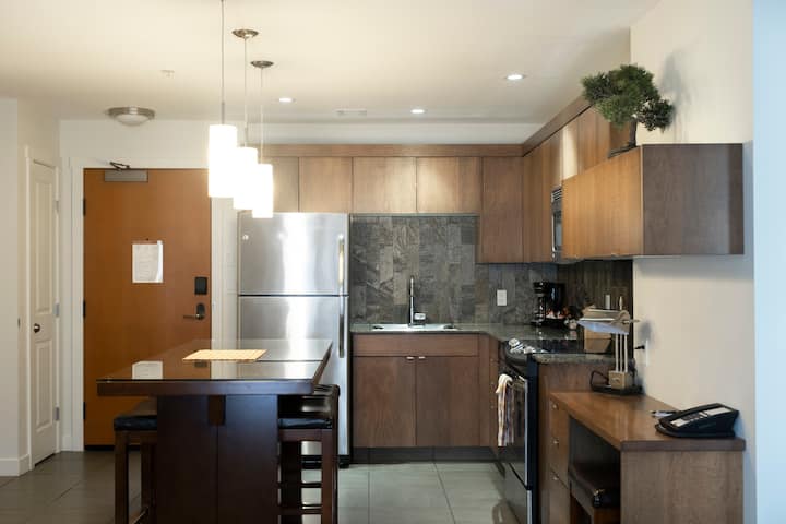 Kid Friendly,  Hot Tub! 2 Br! Underground Parking! - Kimberley