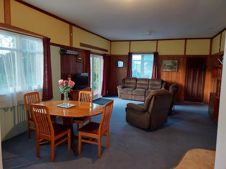 Rustic Two Bedroom Cottage (Cottage 2) - Otorohanga