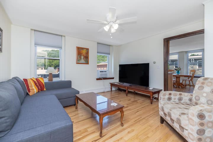 Mountain+river Views From Big, Sunny Downtown Flat - Greenfield, MA