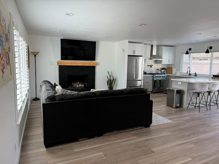 Modern Desert Oasis! - Ridgecrest, CA
