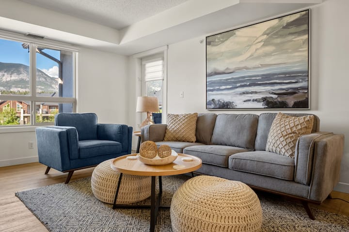 Tranquil Waterside | Pool & Hot Tub | Renovated - Invermere