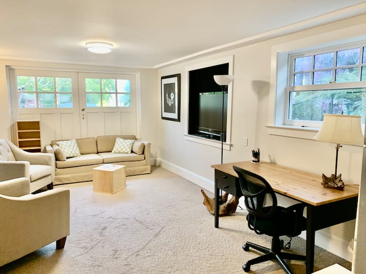 Walk-to-town Quiet 3 Br, 2 Work Desks. Tesla Ev. - San Anselmo, CA