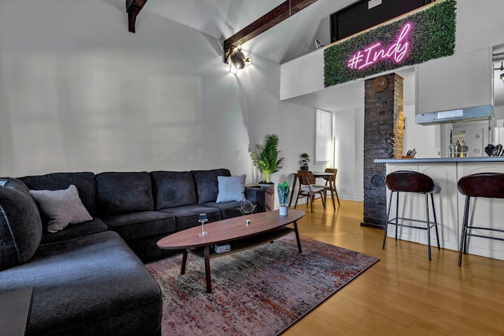 Downtown Historic Home-hot Tub - Indianapolis, IN