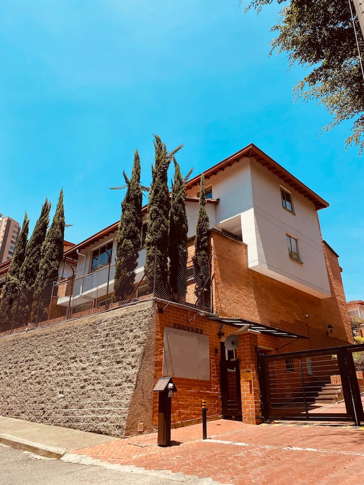 *December Discount* Amazing Family Home In Poblado - Medellín