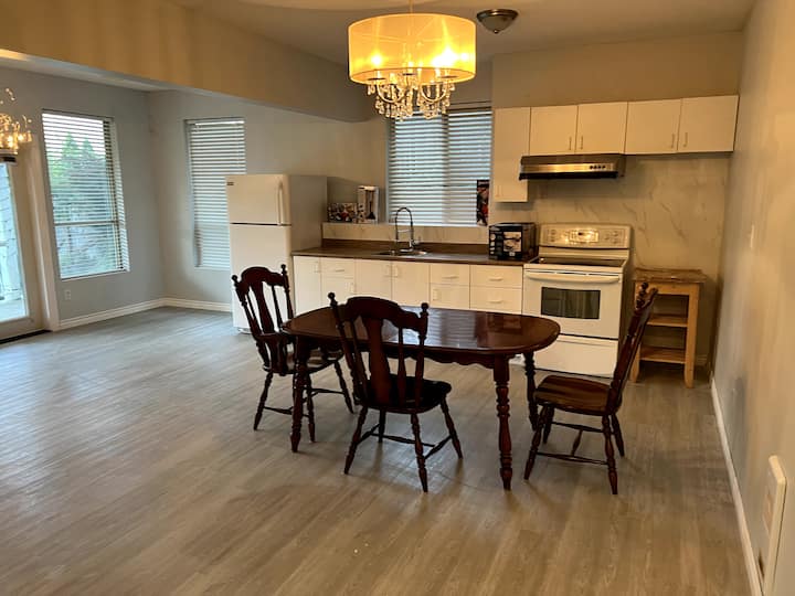Private Big Room W Lock Window Wifi - Chilliwack