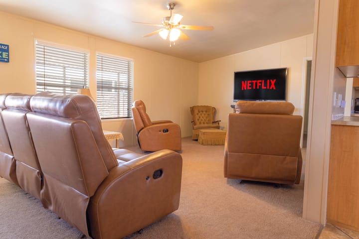 Oasis In Bulhead | 3bd | 2 Ba | Sleeps 9 - Bullhead City, AZ