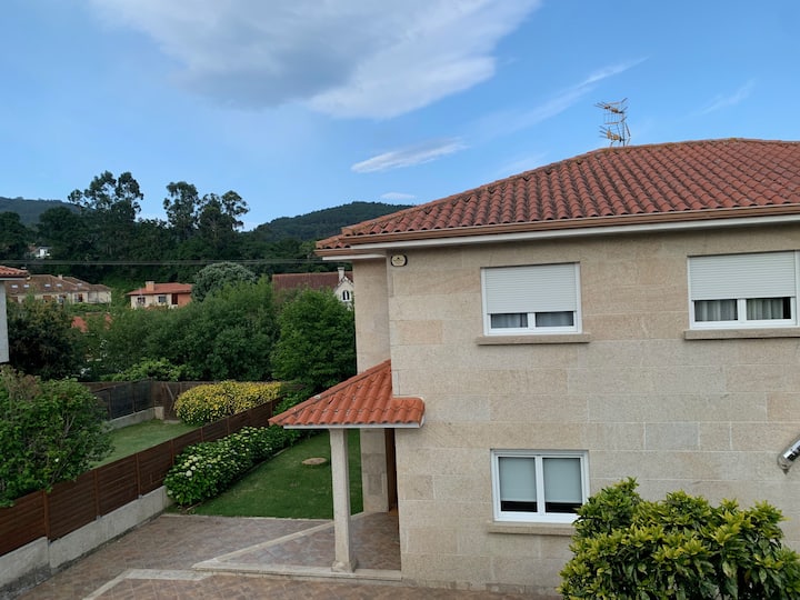 Amplio Chalet Unifamiliar Con Jardín A 10 M Playa - Nigrán