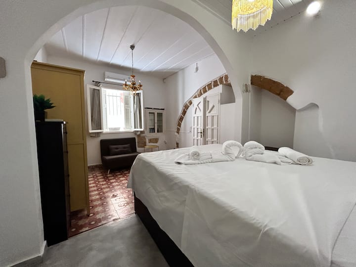 Alma's Hyatt - Hanía