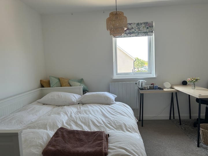 2 Bedroom Contemporary Retreat Caldicot. - Chepstow