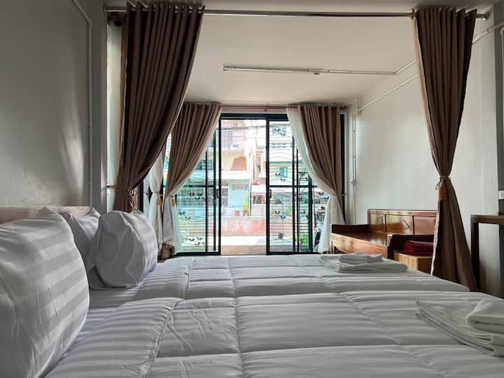 Local Glass House By The Canal – Hideaway Khaosan - Bangkok