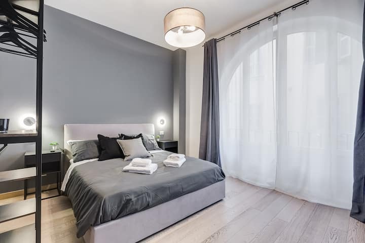 Classy 2-bdr In Termini District - Rome