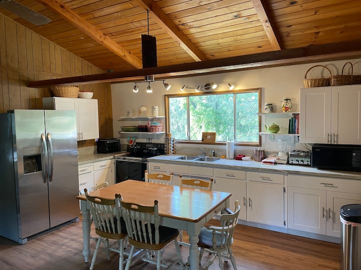 Wine Country Cabin - Lake Nacimiento, CA
