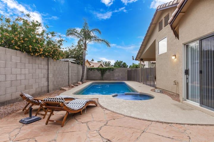Gilbert Modern Luxury - Private Heated Pool Oasis - Gilbert, AZ