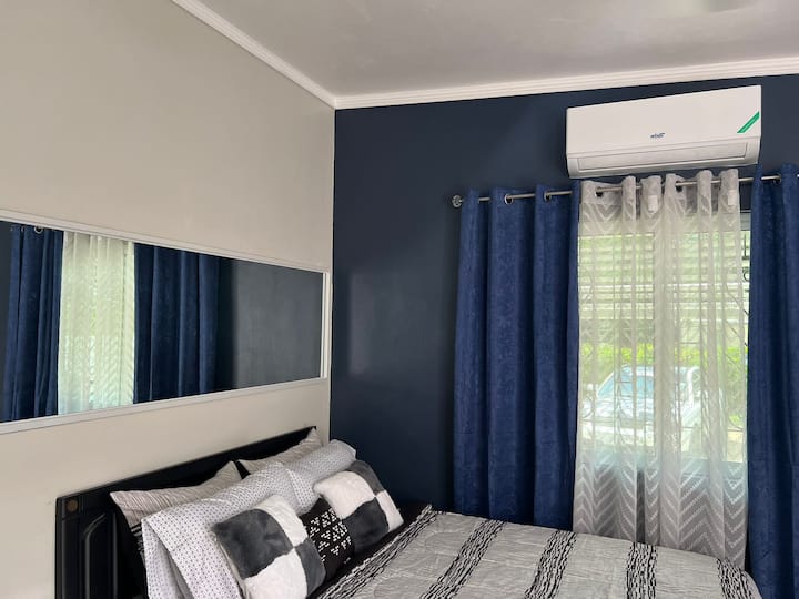 Rogue Island Rental/free Parking - Kingston, Jamaica