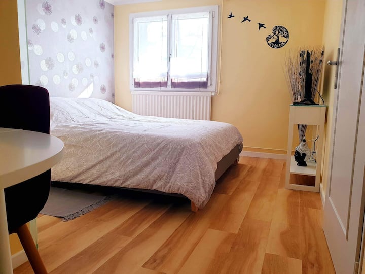 Agréable Chambre De 15m2. - Cuiseaux