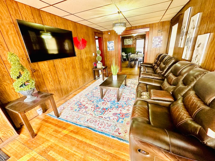 Sprawling 5br Escape | 20 Mins To Falls & Tranquil - Crystal Beach