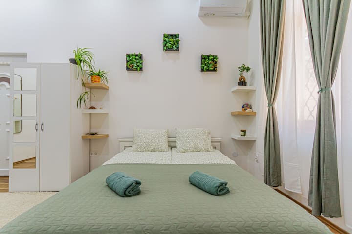Balinese Style Downtown Apartment - Budapest