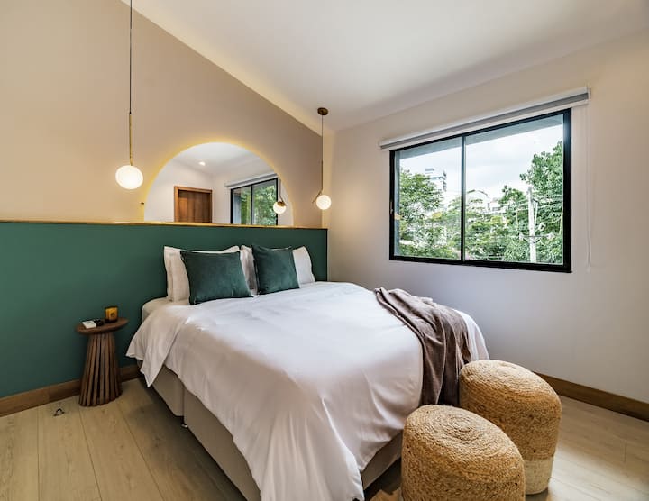 R2: Modern Room Near Provenza/ac/wash&dry/patio - 麥德林