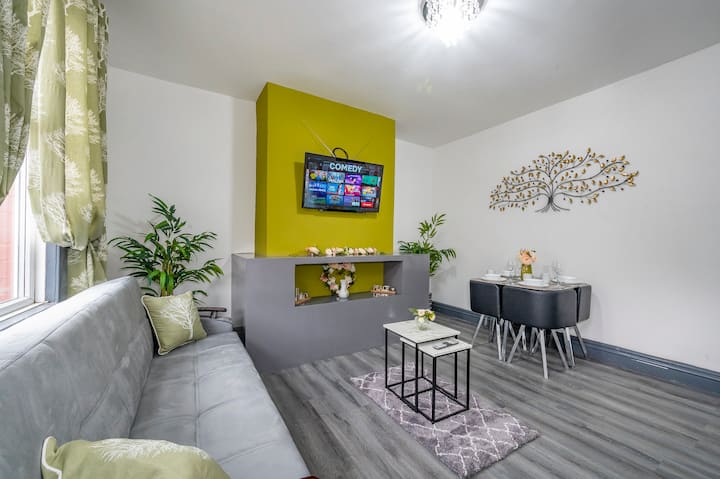 Stylish Home With Fast Wi-fi And Parking - Leeds
