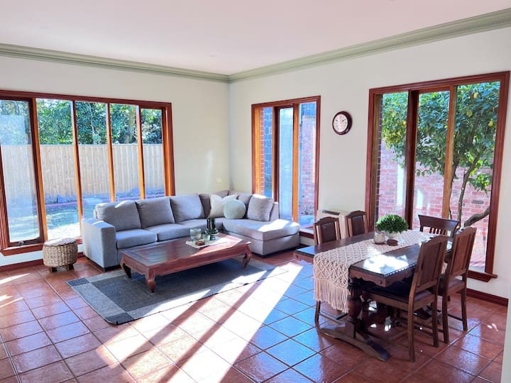 Rare Big House In The City Walk To Dinner And Lake - Ballarat