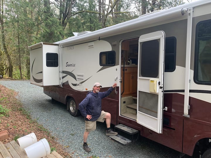 Rv Stays N-place. So U Can Play. - Bellingham, WA